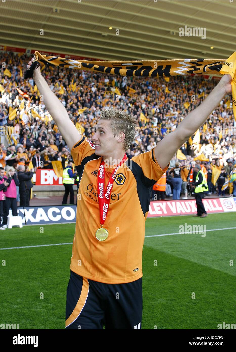 DAVID EDWARDS WOLVERHAMPTON WANDERERS FC MOLINEUX STADIUM WOLVERHAMPTON ...