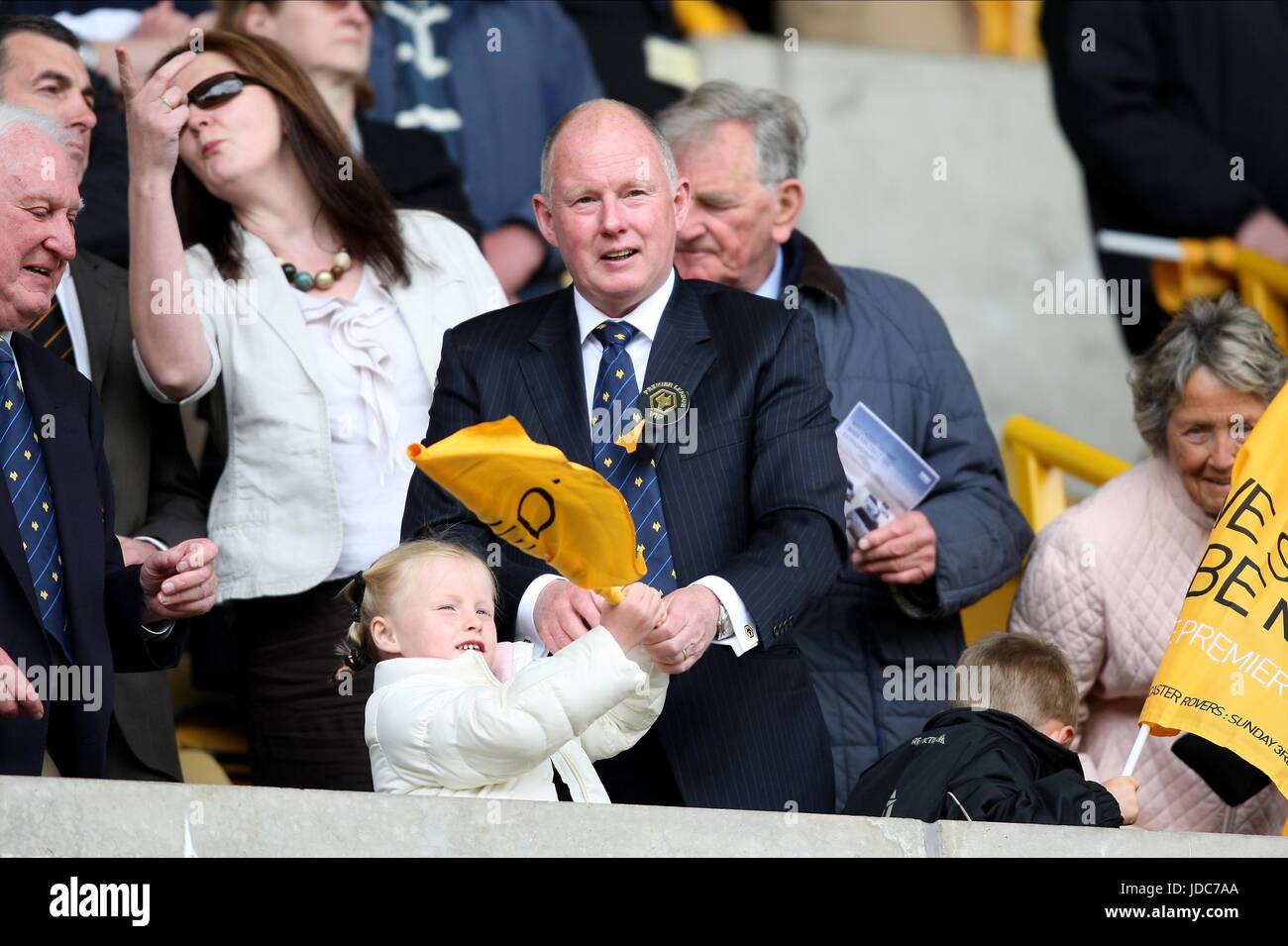 STEVE MORGAN & GRANCHILDREN WOLVERHAMPTON WANDERERS FC MOLINEUX STADIUM ...
