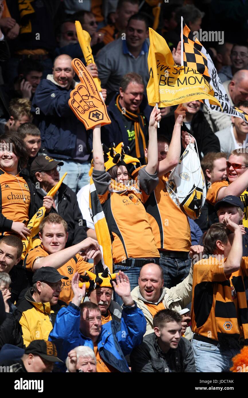 WOLVES FANS CELEBRATE WOLVES V DONCASTER MOLINEUX STADIUM WOLVERHAMPTON ...