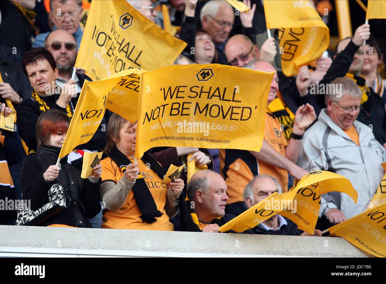 WOLVES FANS WAVE FLAGS WOLVERHAMPTON WANDERERS FC MOLINEUX STADIUM ...
