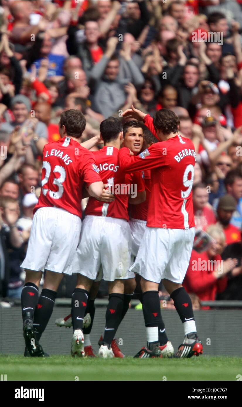 RONALDO & TEAM CELEBRATE MANCHESTER UNITED V MANCHESTER OLD TRAFFORD ...