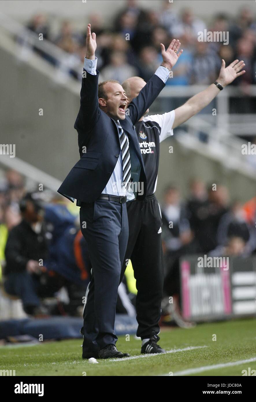 ALAN SHEARER APPEALS NEWCASTLE UTD V FULHAM FC ST.JAMES PARK NEWCASTLE ...