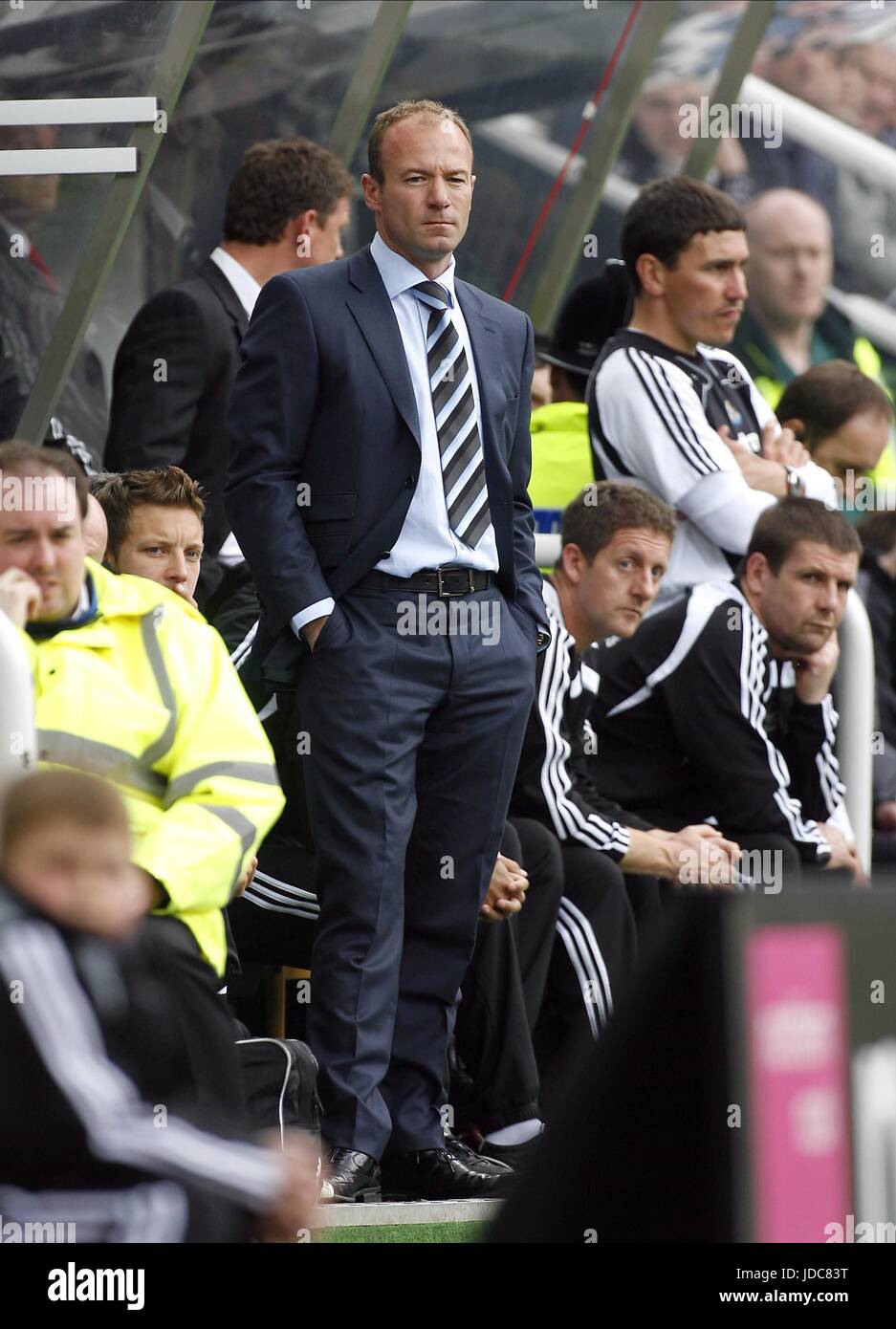 Alan shearer newcastle manager hi-res stock photography and images - Alamy