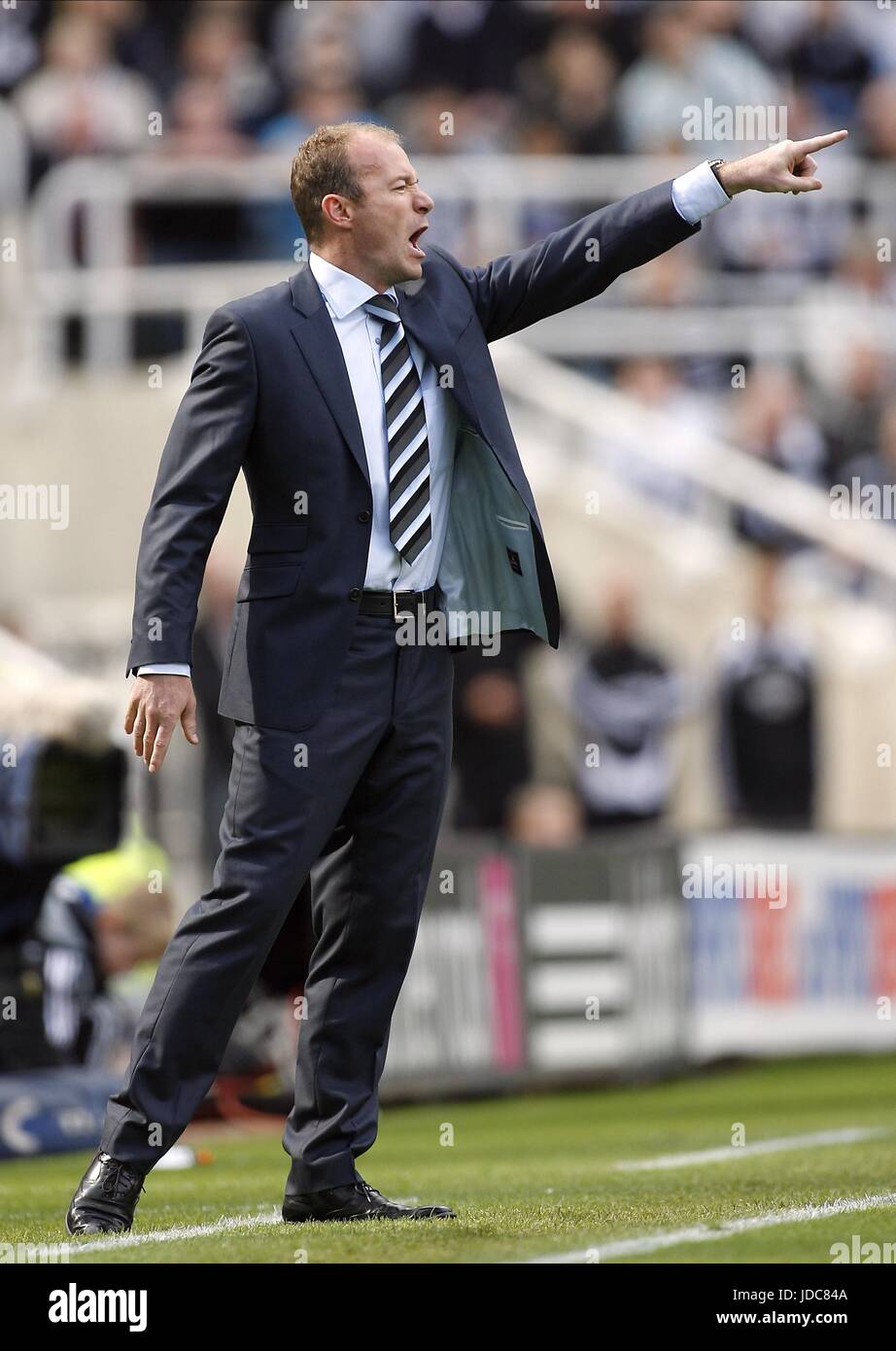 ALAN SHEARER NEWCASTLE UNITED FC MANAGER ST.JAMES PARK NEWCASTLE ...