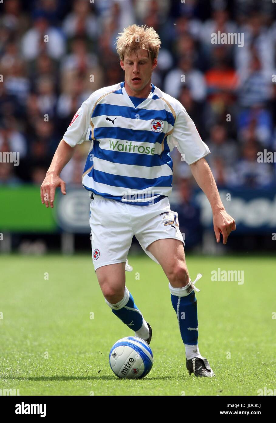DANIEL HARDING READING FC MADEJSKI STADIUM READING ENGLAND 03 May 2009 ...