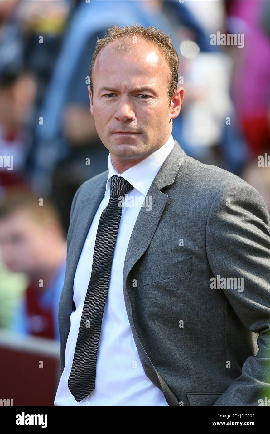 ALAN SHEARER ASTON VILLA V NEWCASTLE UNITED VILLA PARK BIRMINGHAM ...