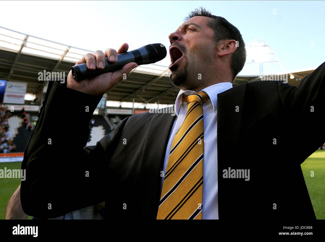 PHIL BROWN SINGS HULL CITY FC MANAGER KC STADIUM HULL ENGLAND 24 May ...