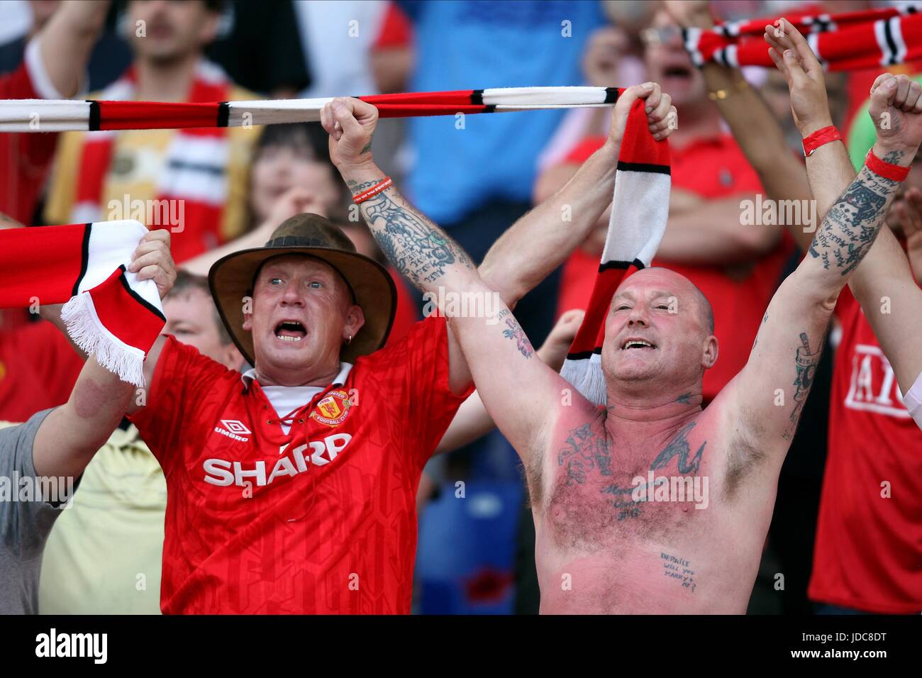 UTD FANS CHEERING TEAM BARCELONA V MANCHESTER UNITED STADIO OLIMPICO ...