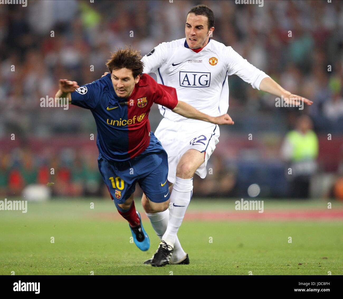 LIONEL MESSI & JOHN O'SHEA BARCELONA V MANCHESTER UNITED STADIO ...
