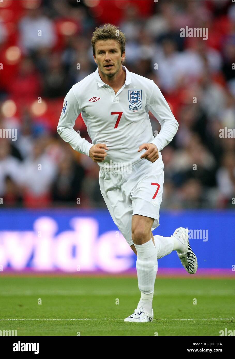 DAVID BECKHAM ENGLAND & AC MILAN WEMBLEY STADIUM LONDON ENGLAND 10 June ...