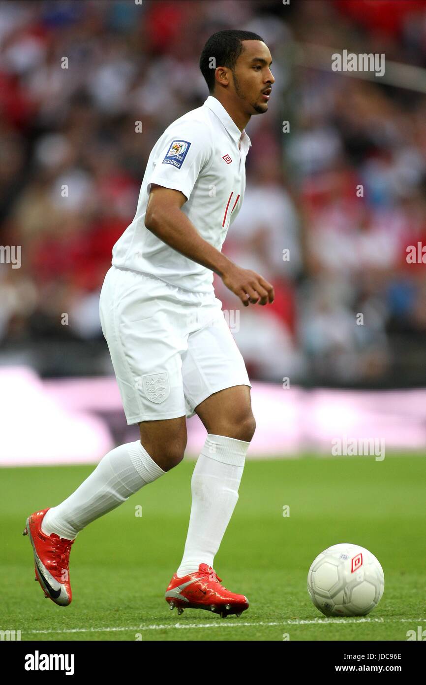 THEO WALCOTT ENGLAND & ARSENAL FC WEMBLEY STADIUM LONDON ENGLAND 10 ...