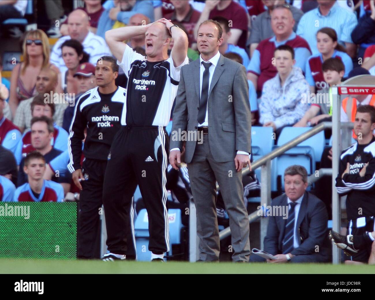 ALAN SHEARER & IAIN DOWIE NEWCASTLE UNITED FC MANAGER VILLA PARK ...