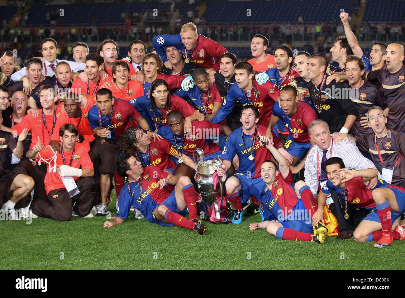 BARCELONA CELEBRATE WIN BARCELONA V MANCHESTER UNITED STADIO OLIMPICO ...