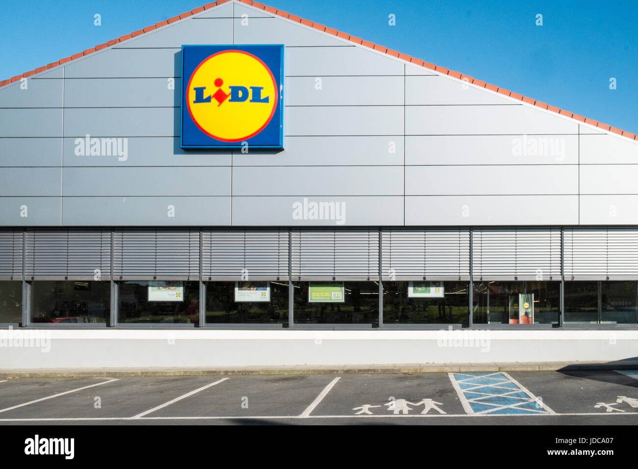 Lidl shopping experience hi-res stock photography and images - Alamy