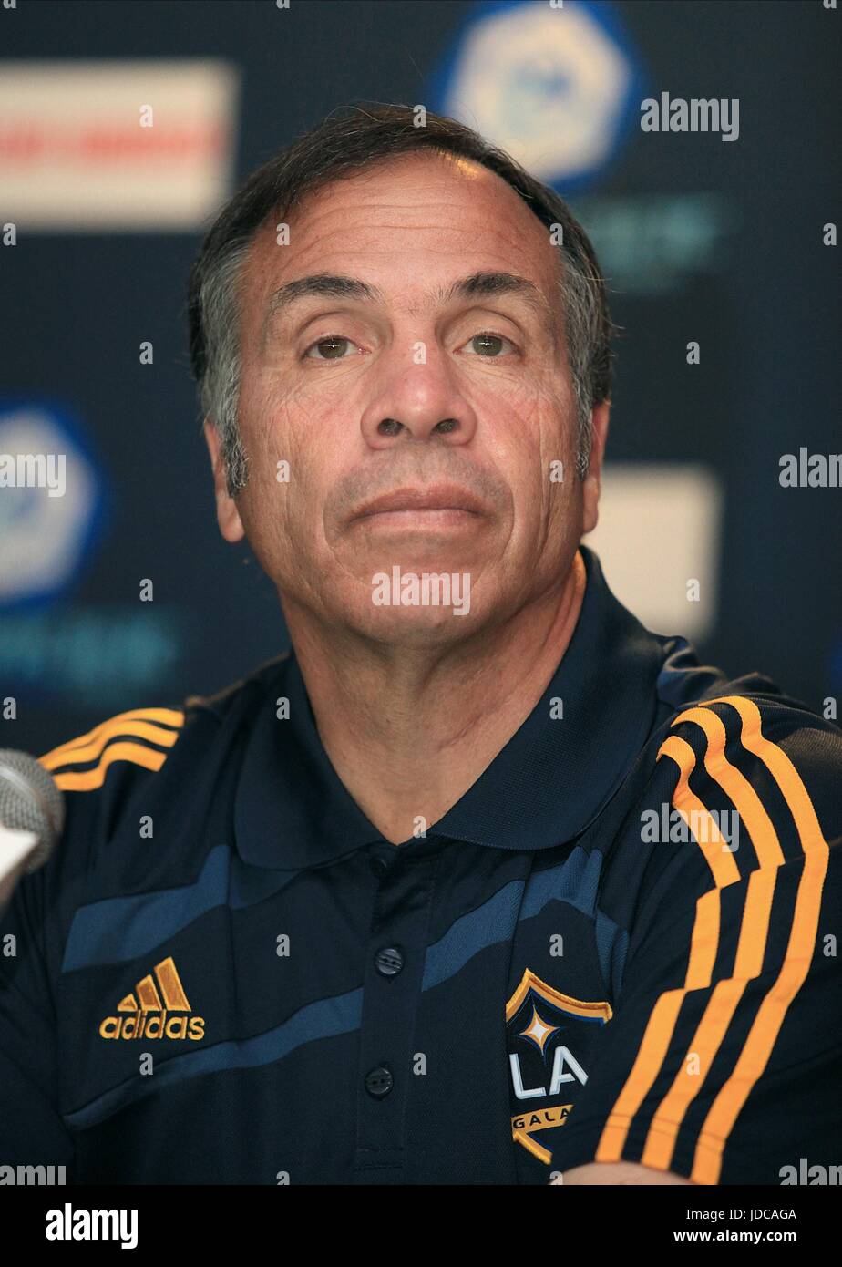 BRUCE ARENA LA GALAXY HEAD COACH & GERNERA CARSON LOS ANGELES CA USA 16 ...
