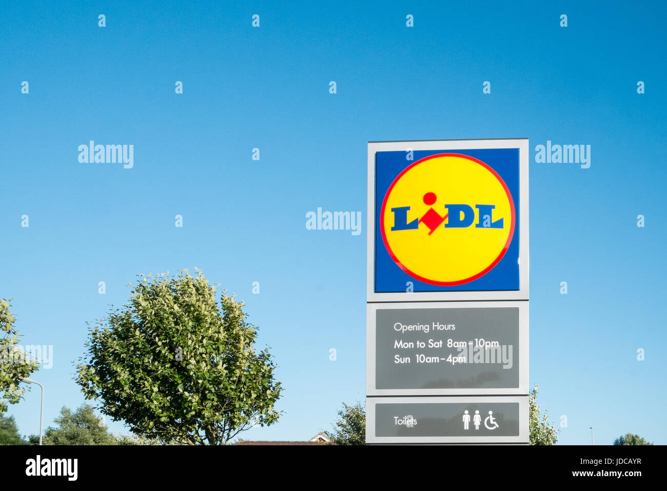 Lidl sign hi-res stock photography and images - Alamy