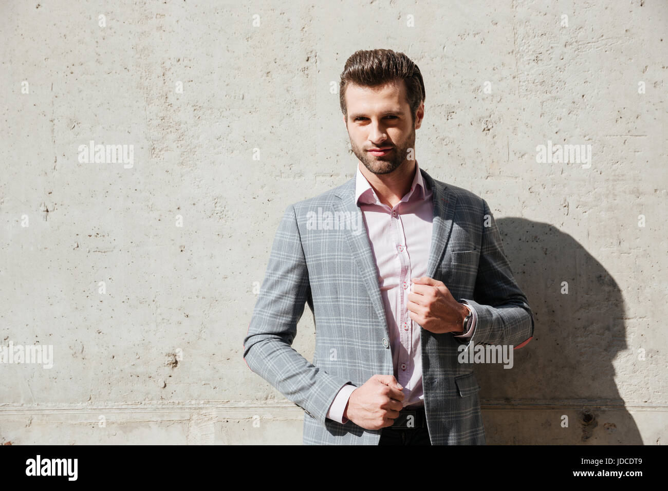 Infront of camera hi-res stock photography and images - Alamy