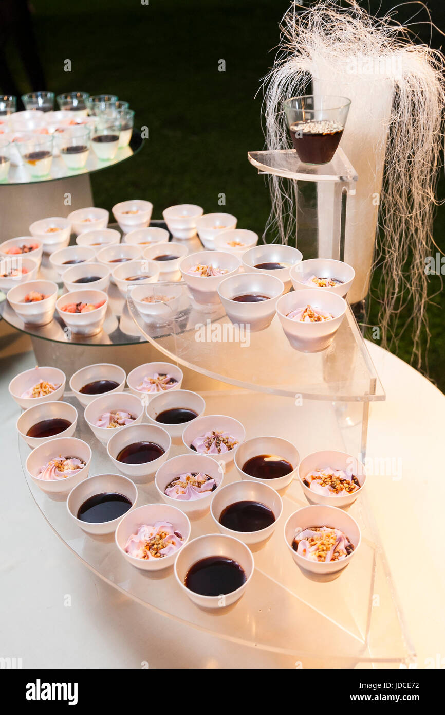 Plates of sweets hi-res stock photography and images - Alamy