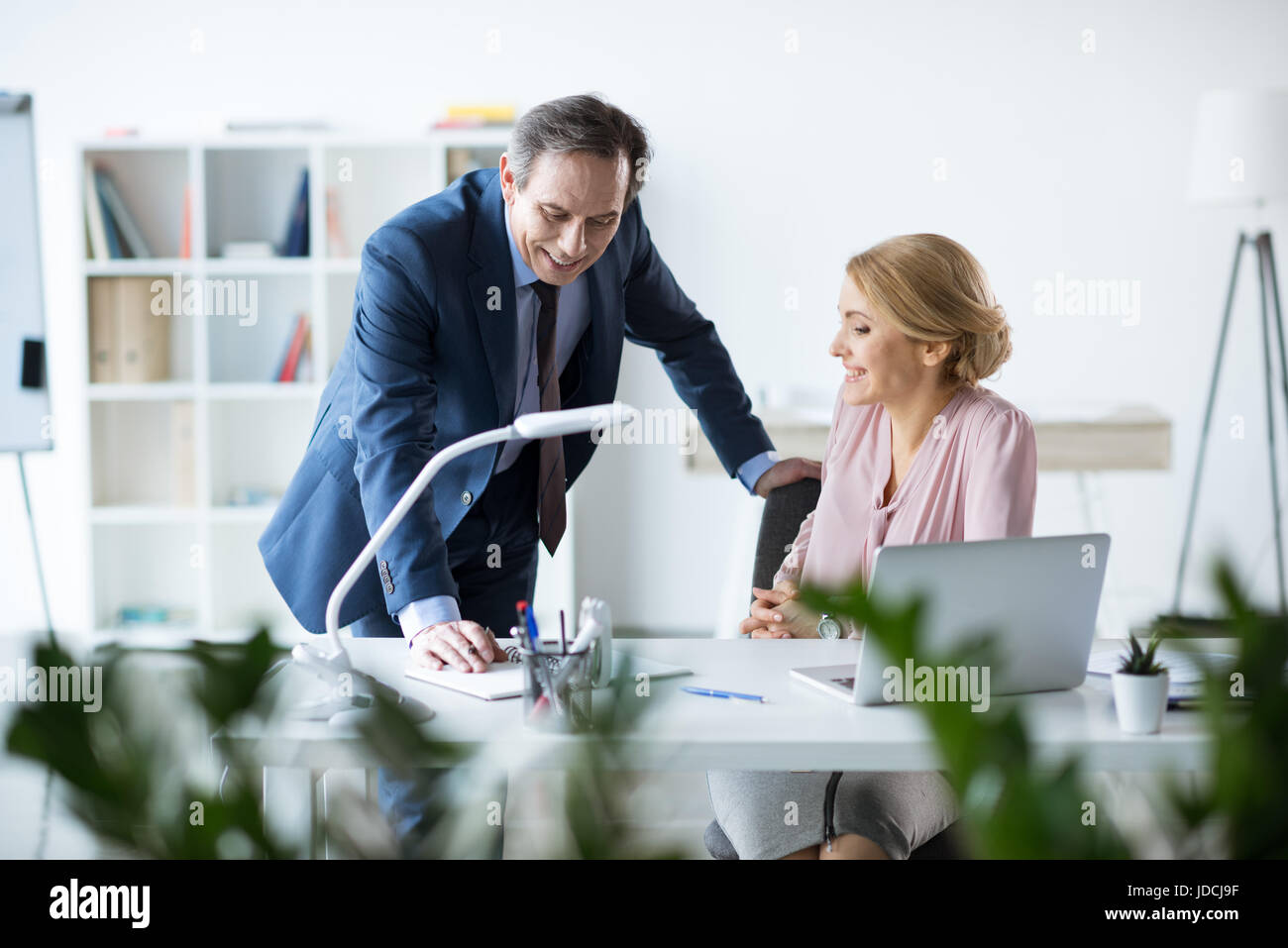 Doing business together hi-res stock photography and images - Alamy