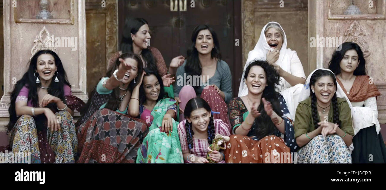 BEGUM JAAN, Vidya Balan (back left), 2017. © White Hill Production ...