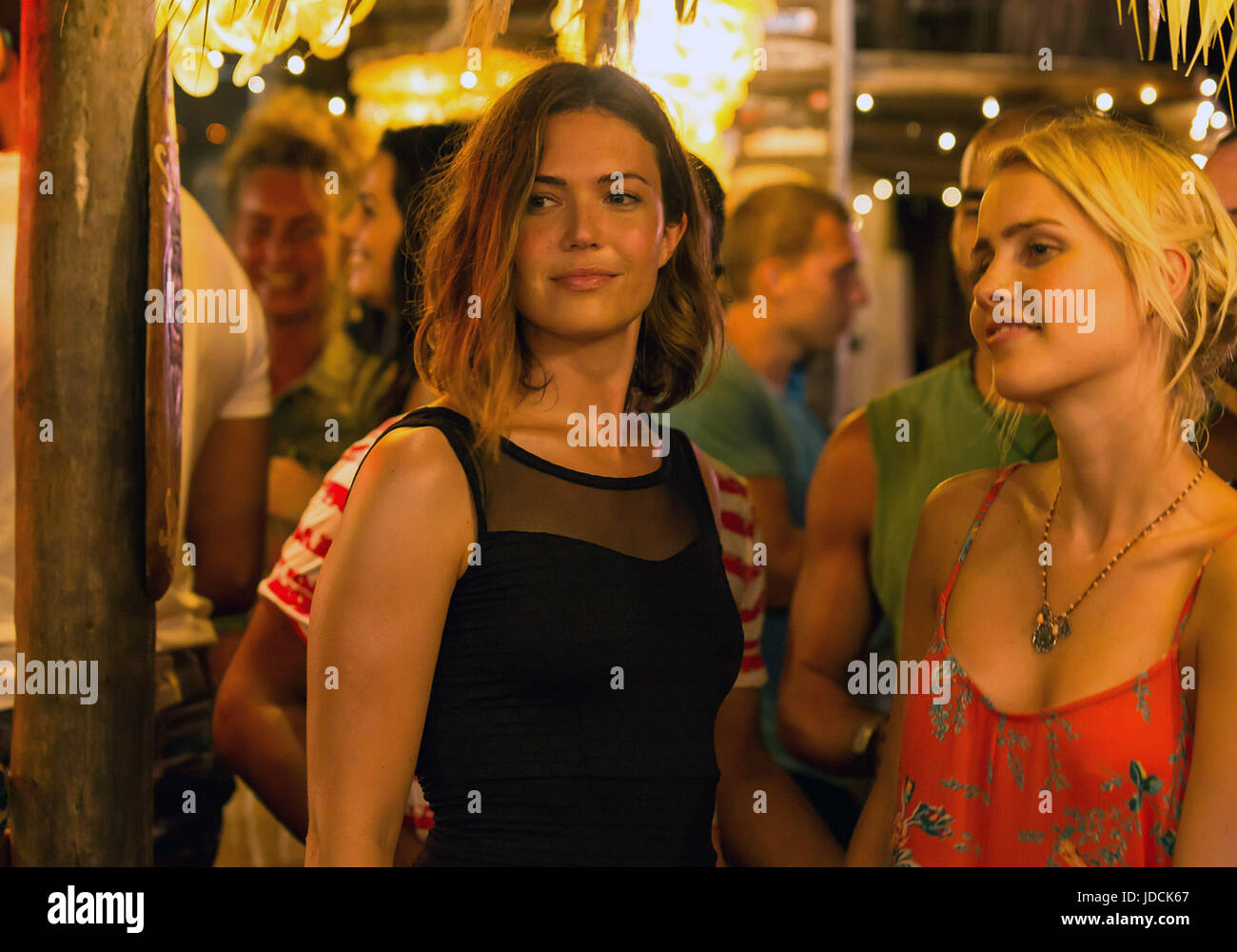 47 METERS DOWN, from left: Mandy Moore, Claire Holt, 2017. © Dimension ...