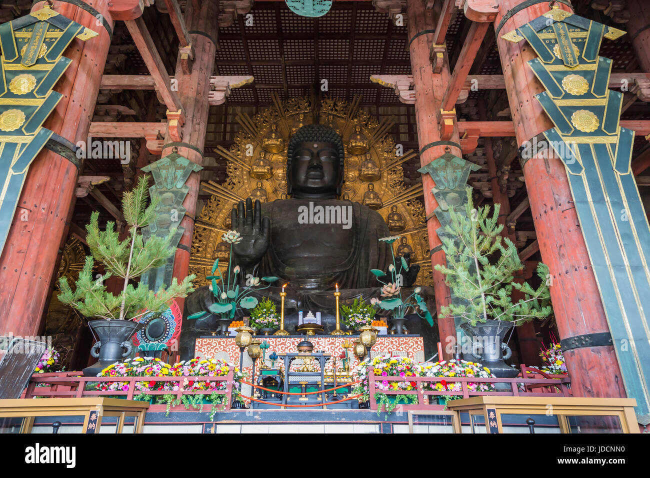 The Hall of the Great Buddha in Nara Park and Tōdai-ji Temple, Nara ...