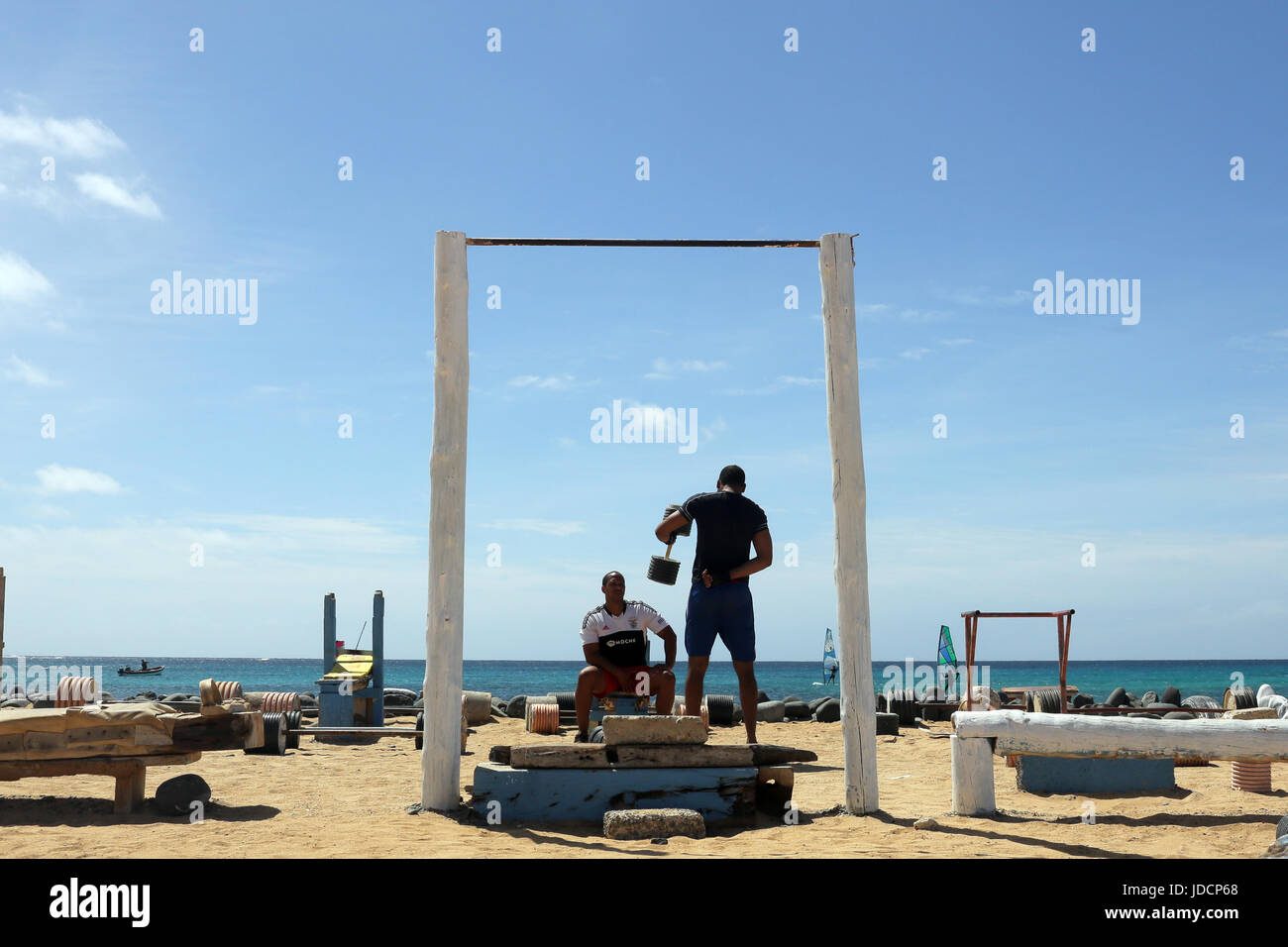 Muscle beach gym equipment hi-res stock photography and images - Alamy