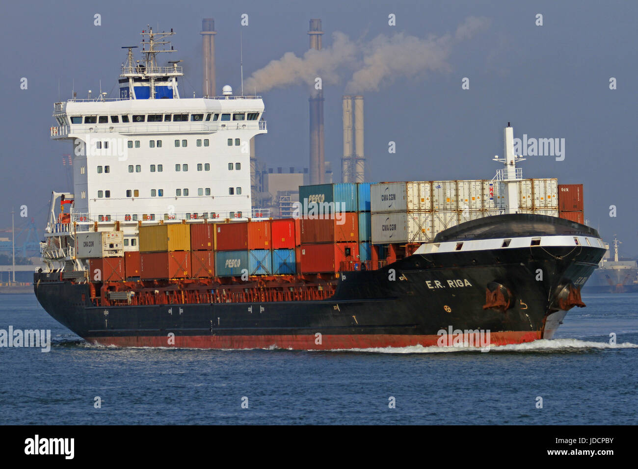 Feeder Container Vessel Stock Photos & Feeder Container Vessel Stock ...