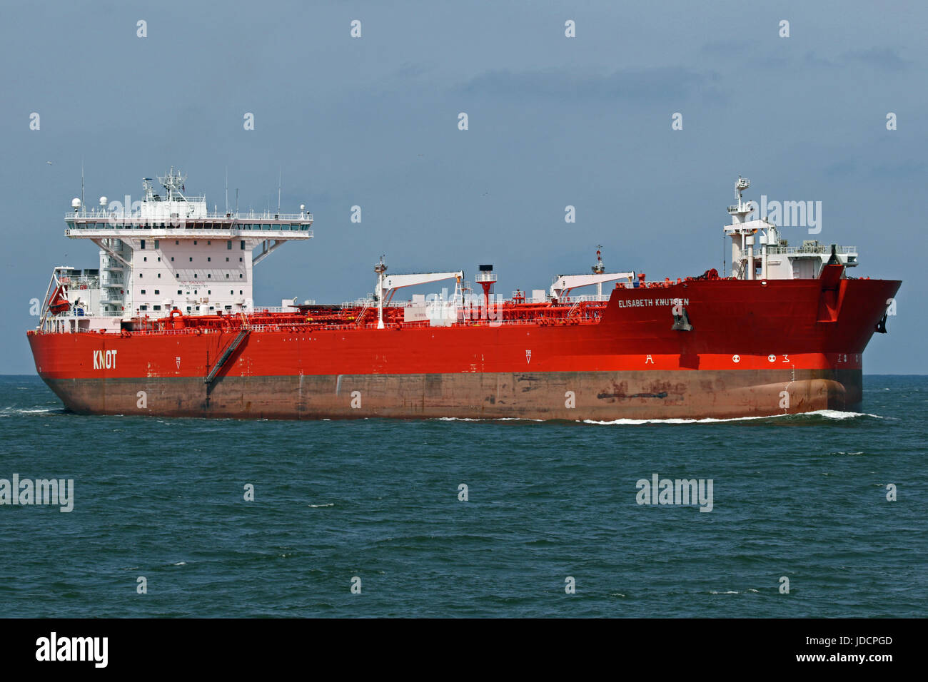 Oil tanker loading crude oil hi-res stock photography and images - Alamy