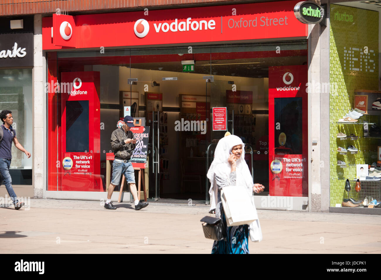Vodafone Oxford Street Stock Photo - Alamy
