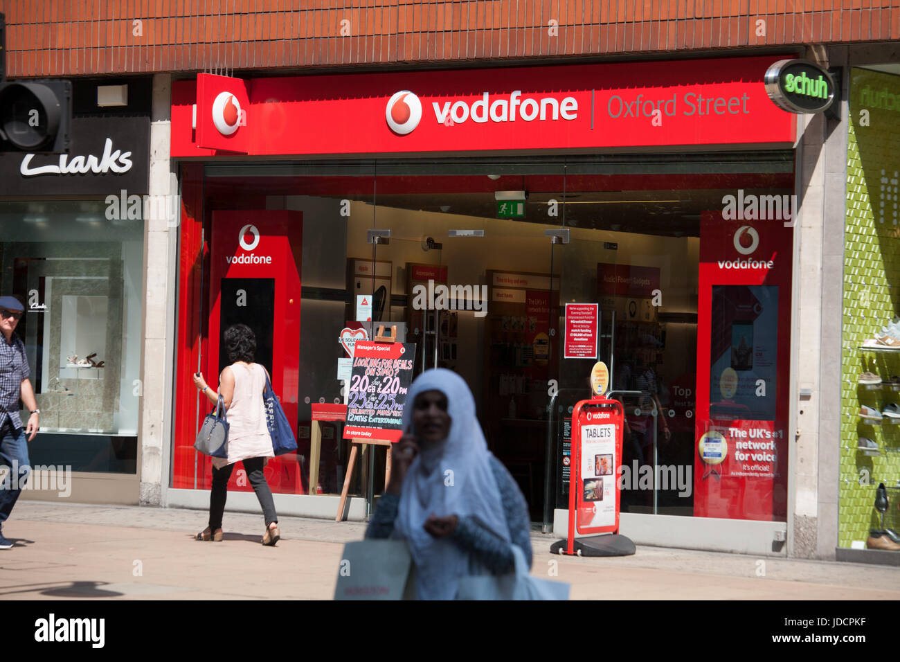 Vodafone Oxford Street Stock Photo - Alamy