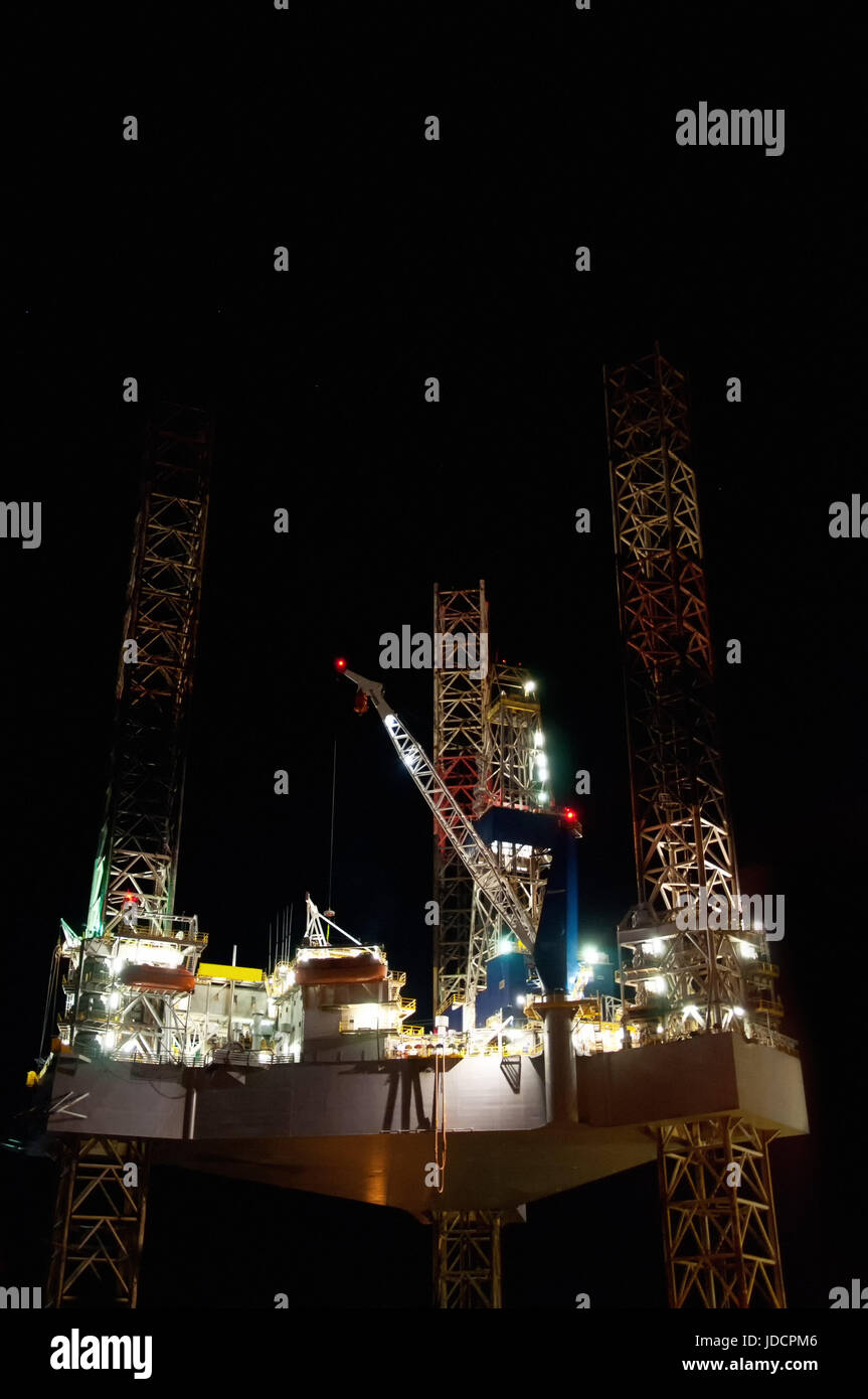 Drilling rig night hi-res stock photography and images - Alamy