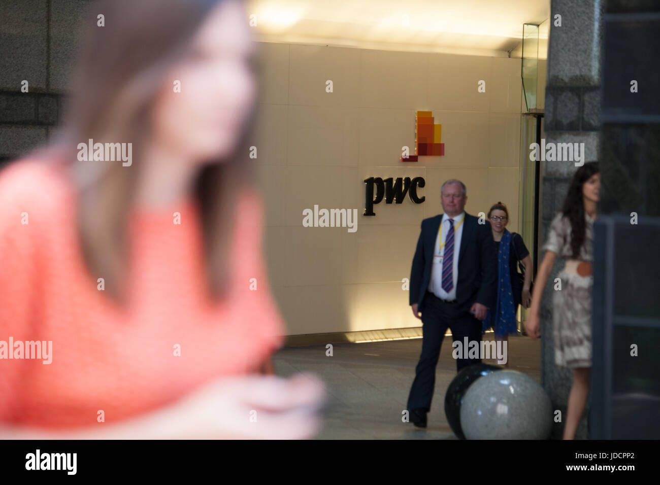 Price waterhouse cooper london hi-res stock photography and images - Alamy