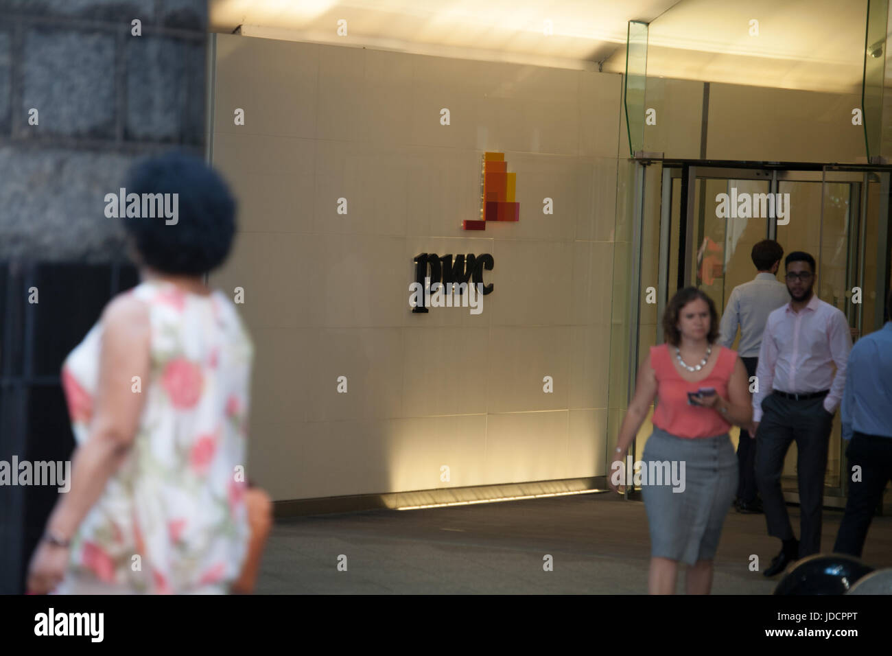 Price Waterhouse Cooper PWC auditors headquarters London Stock Photo ...