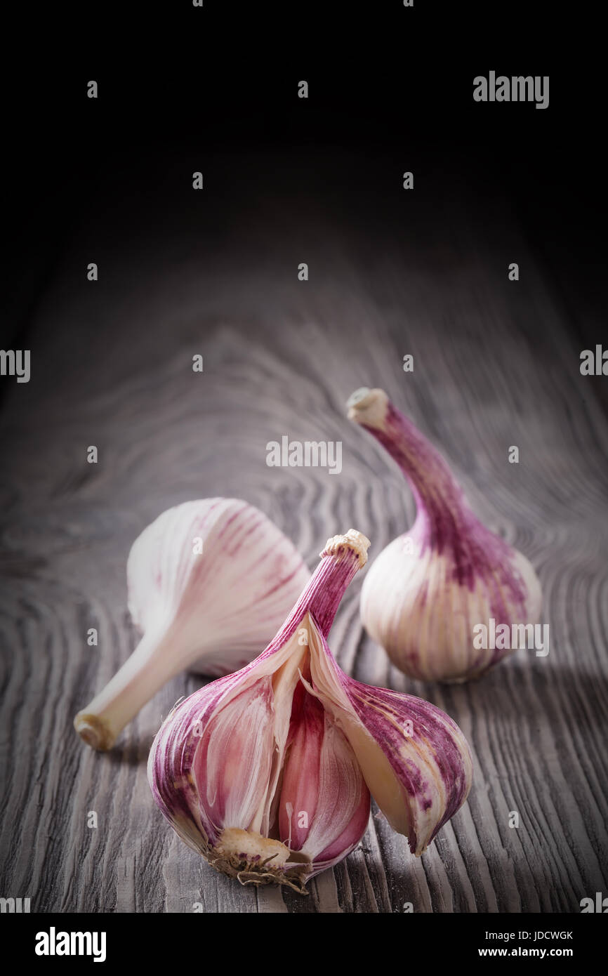 Broken white garlic hi-res stock photography and images - Alamy