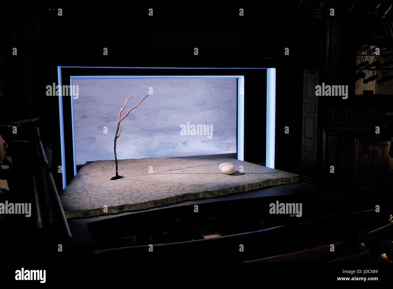 Intermission hi-res stock photography and images - Alamy