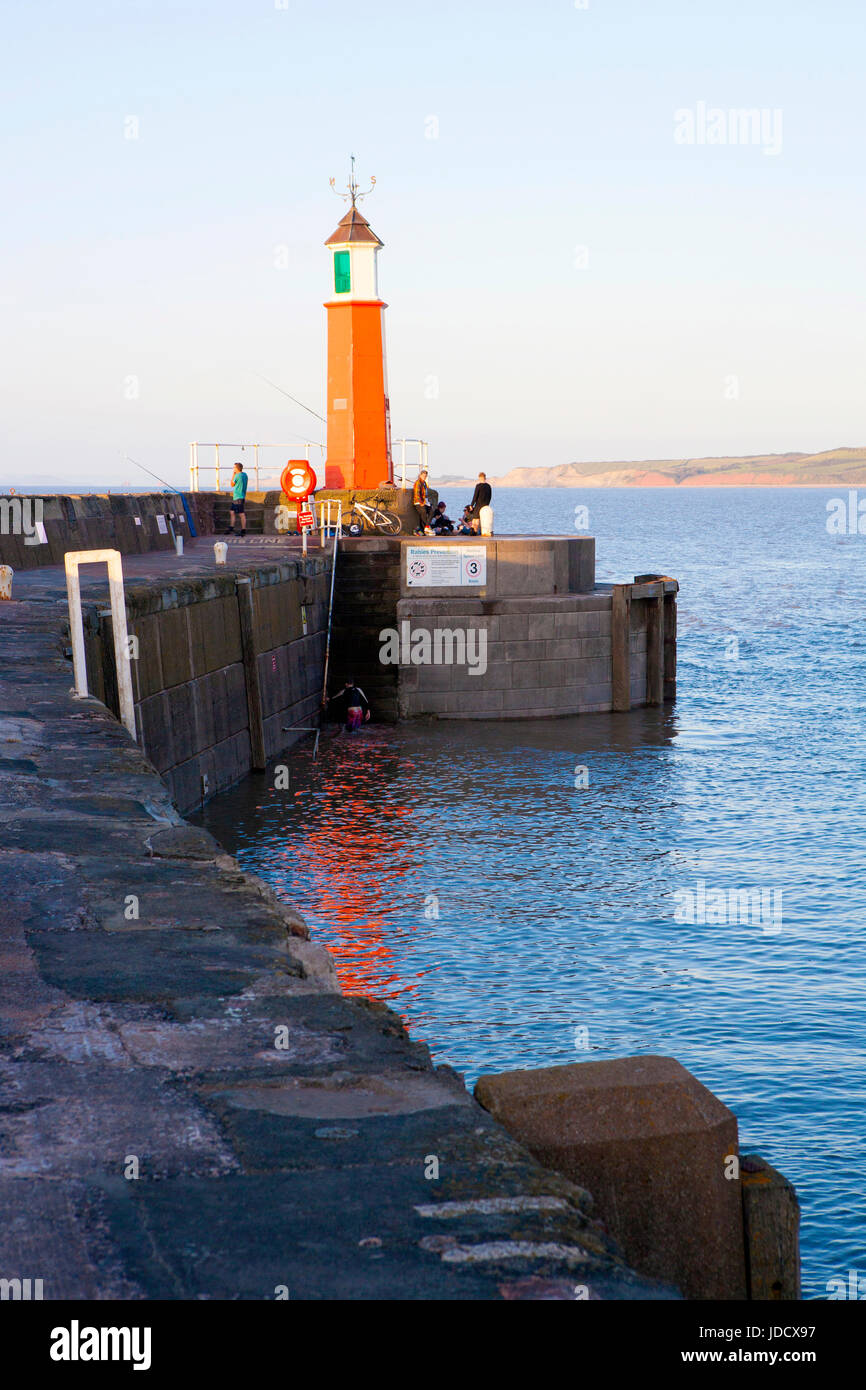 Watchet Harbour and Red lighthouse. The harbour entrance at Watchet on ...