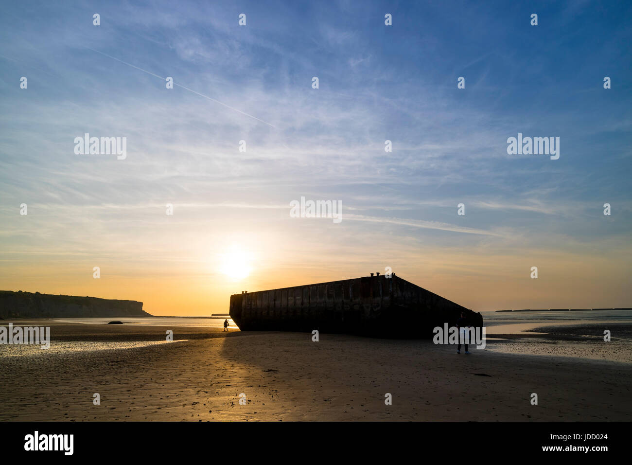 Gold beach mulberry overlord hi-res stock photography and images - Alamy