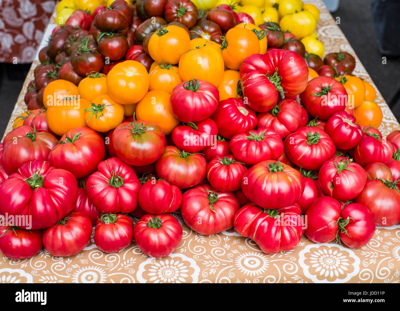 Tomato stand hi-res stock photography and images - Alamy