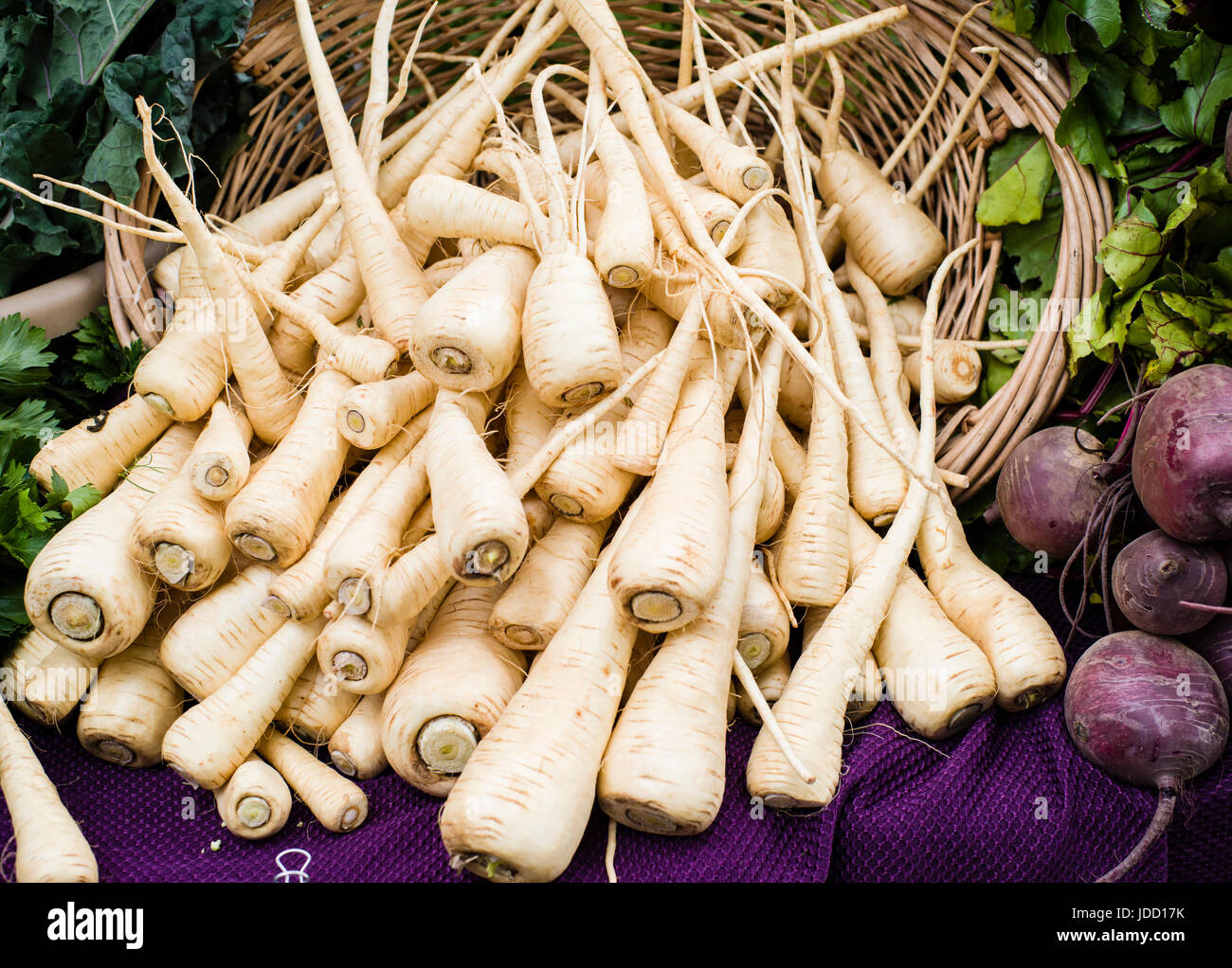 Display of fresh parsnips at the farmers market Stock Photo - Alamy