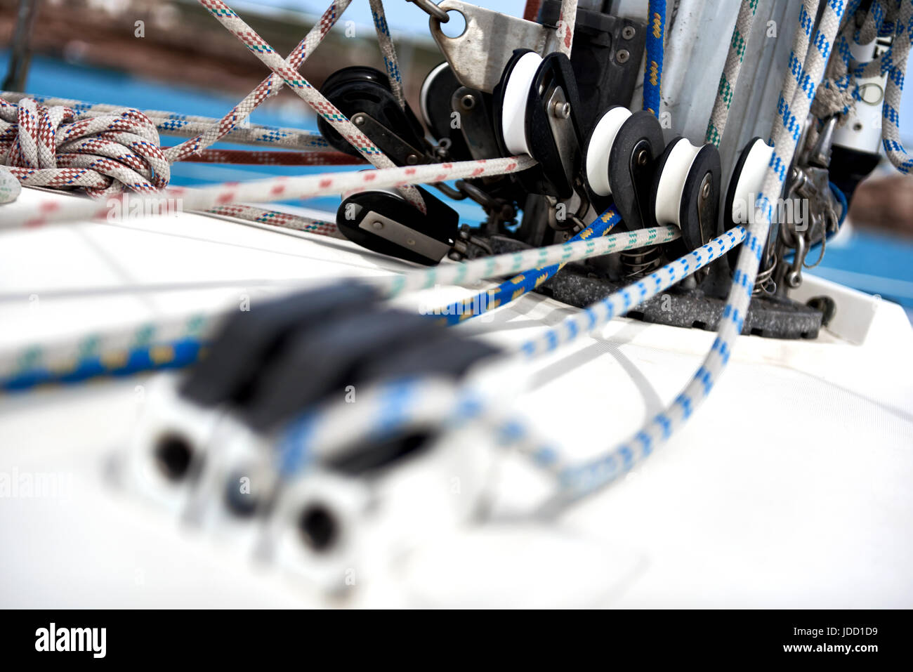 Blocks and ropes on a yacht mast Stock Photo - Alamy