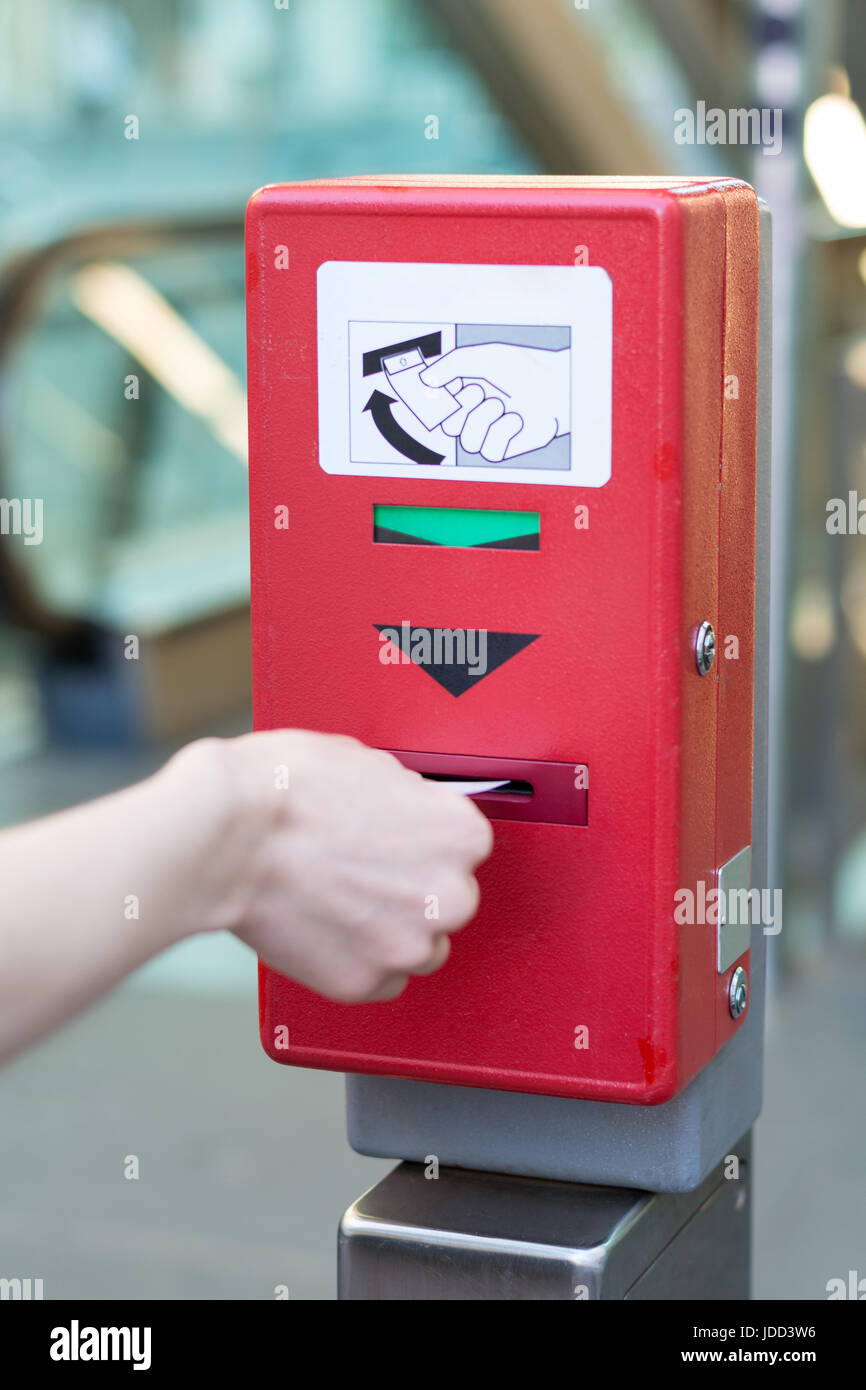 Transport ticket validation machine hi-res stock photography and images ...