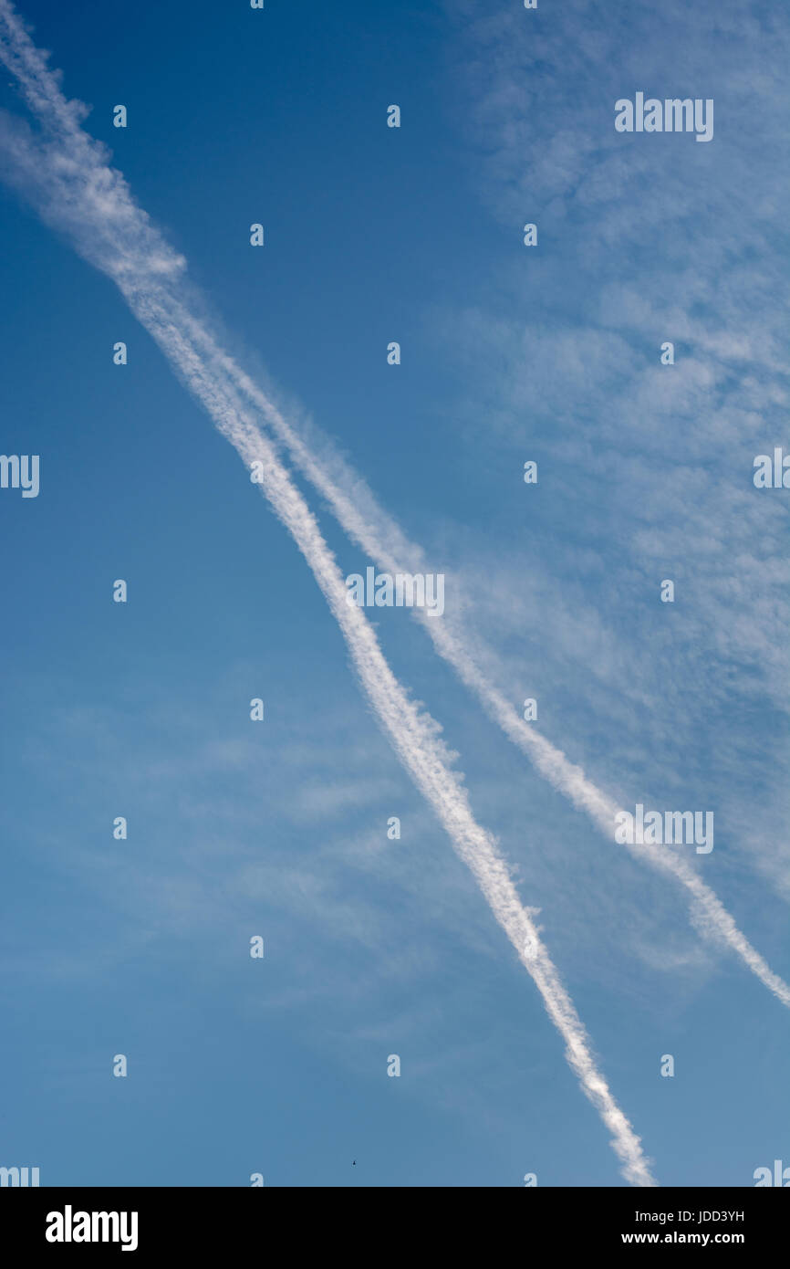 Chem trail hi-res stock photography and images - Alamy