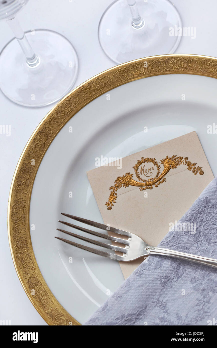 Stylish golden cutlery plate hi-res stock photography and images - Alamy