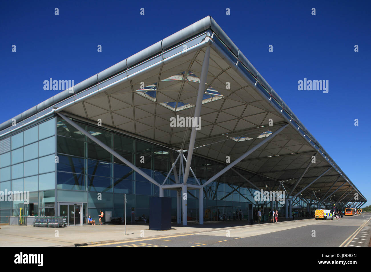 London stansted airport main terminal hi-res stock photography and ...