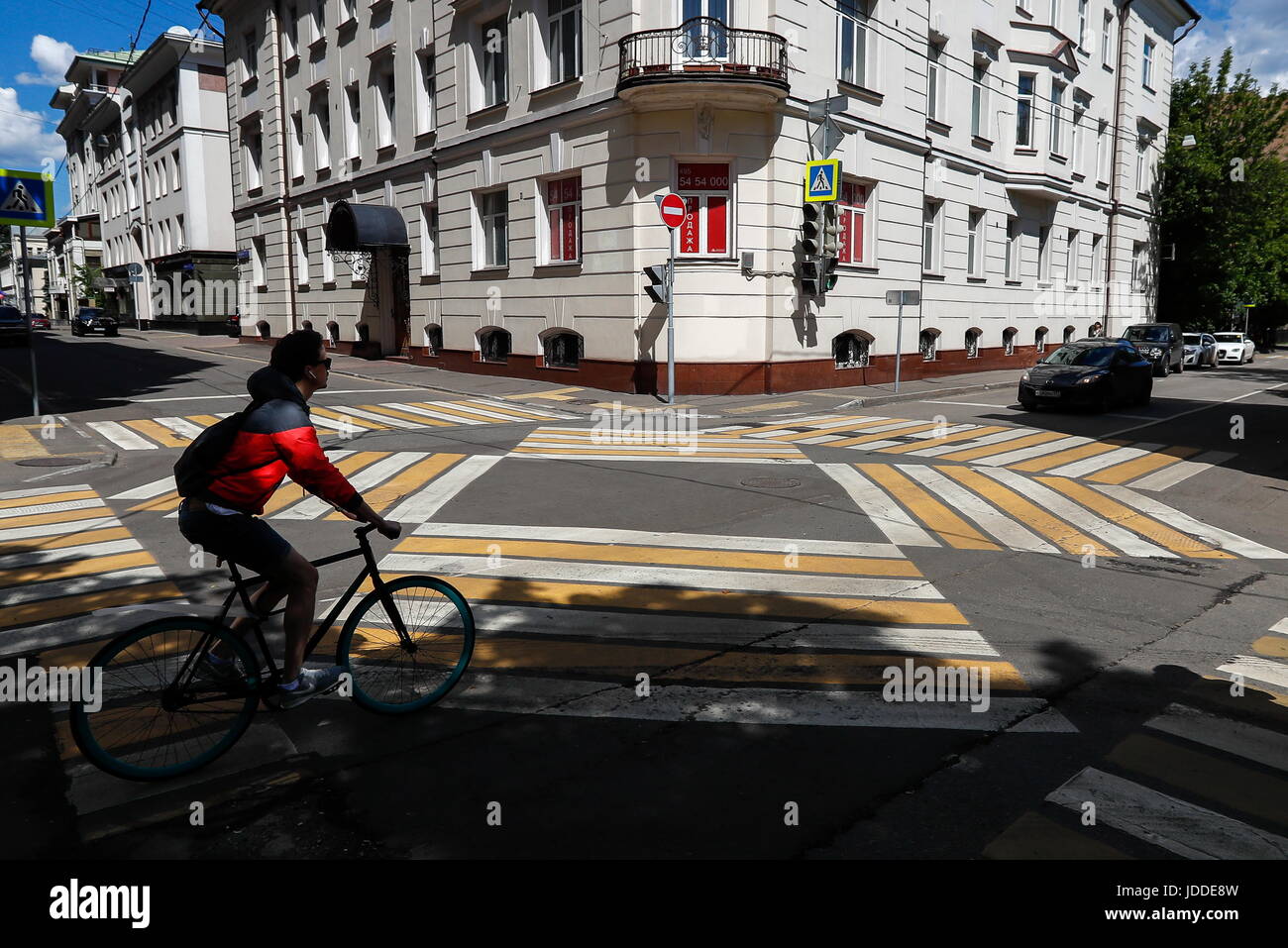 Diagonal Crosswalk High Resolution Stock Photography and Images - Alamy