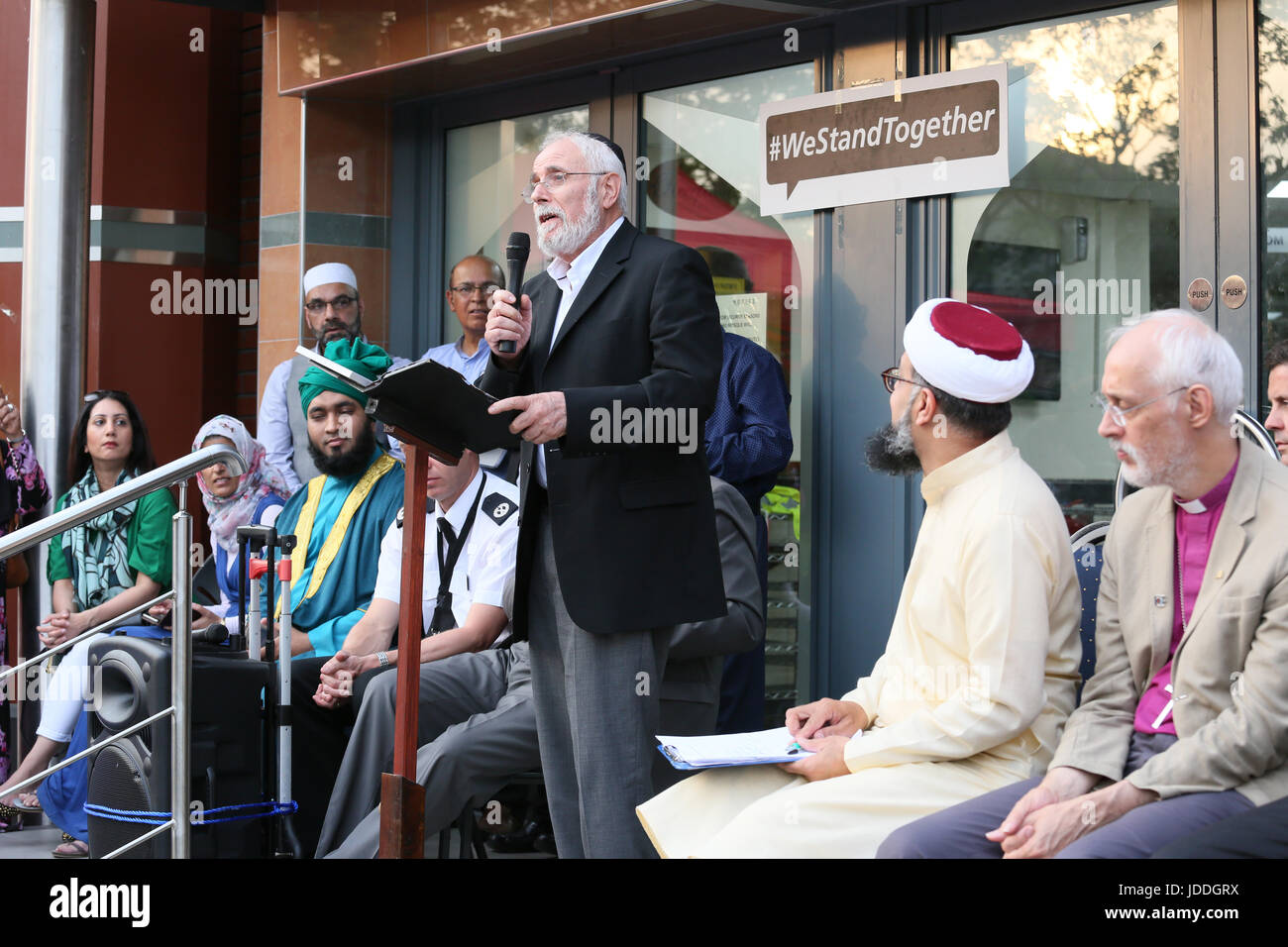 Rabbi speaking hi-res stock photography and images - Alamy