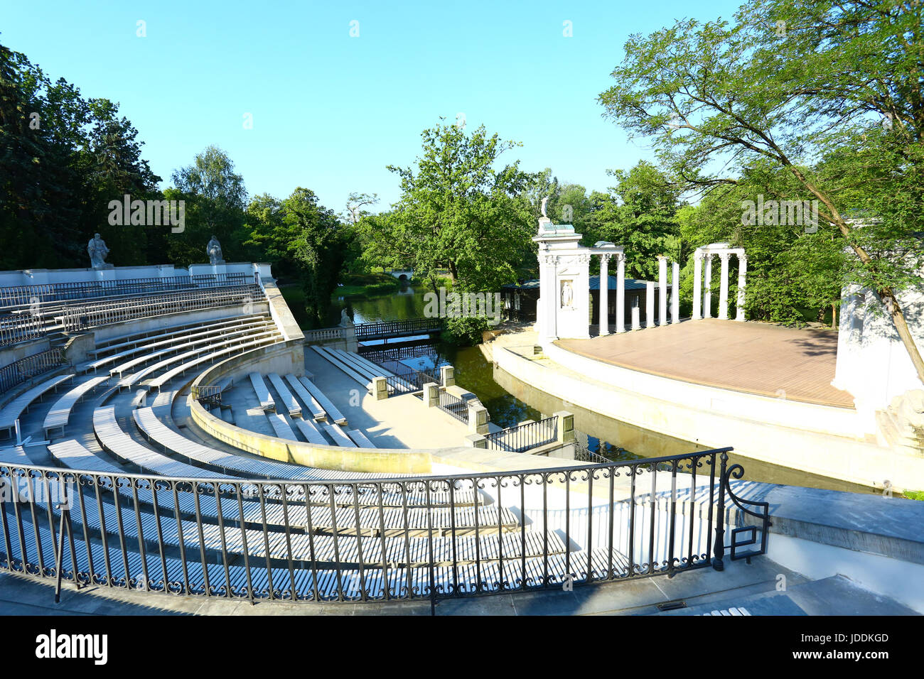 Lazienki palace warsaw amphitheatre hi-res stock photography and images ...
