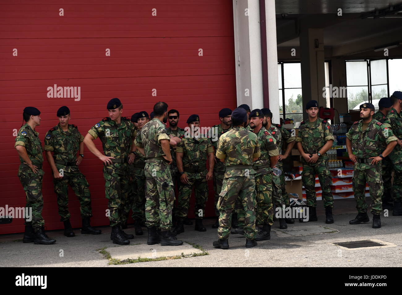 Four portuguese soldiers hi-res stock photography and images - Alamy