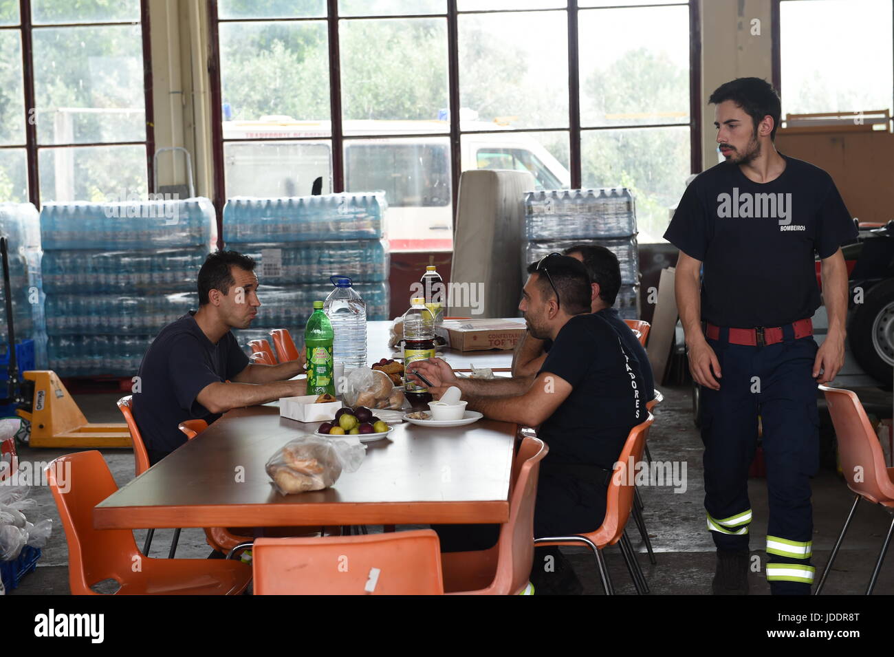 Pedrogao Grande, Portugal. 19th June, 2017. Firefighters rest at a fire ...